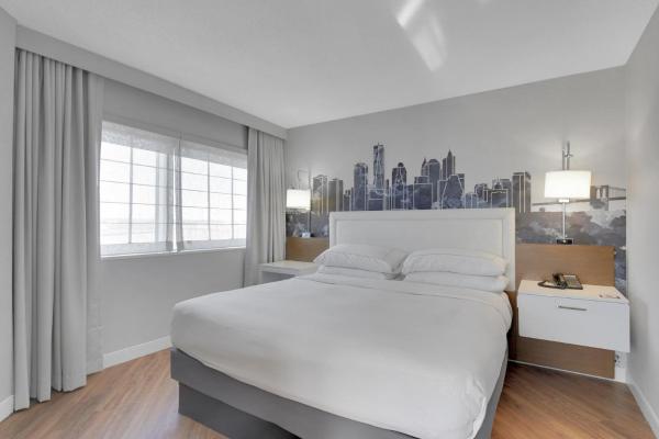 World Of Blue 801 I Beautiful King Hotel Room - Secaucus, NJ