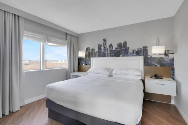World Of Blue 728 I Beautiful King Hotel Room - Jersey City, NJ