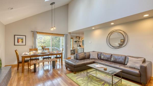 Royal Canoe By Avantstay Walk To The Shore Private Yard - Cannon Beach, OR