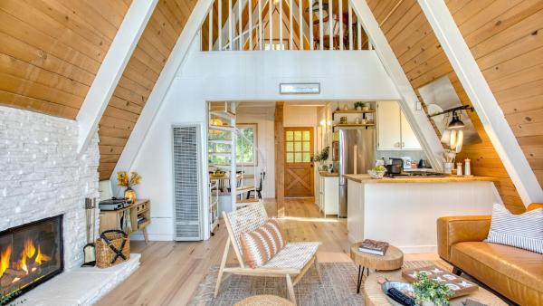 A-frame Retreat Chic And Modern Forest Views Hammock Outdoor Dining Decks - Running Springs, CA