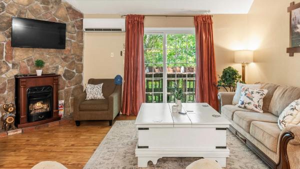 Slope Lodge Prime Skiing Location Indoor Pool Hot Tub Sauna Private Deck - Kalahari Indoor Waterpark, Pocono Manor