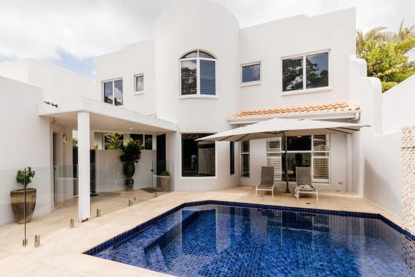 Lakefront Luxury Pool Bbq Mountain Views - Noosa