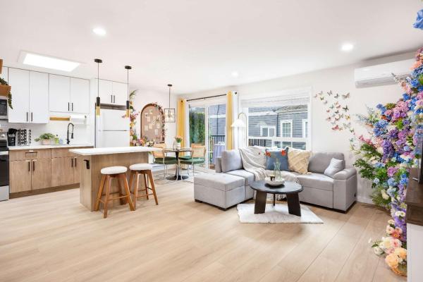 Secret Garden Bloom - 665sf 1br Queen Anne Condo - State of Washington