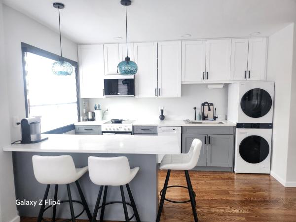 Modern Newly Renovated 2-bedroom Apartment Near Metlife, Nyc - Englewood