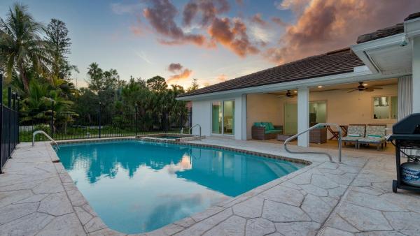 Casa Bonita By Avantstay Large Backyard Patio Pool Hot Tub - Bonita Springs, FL