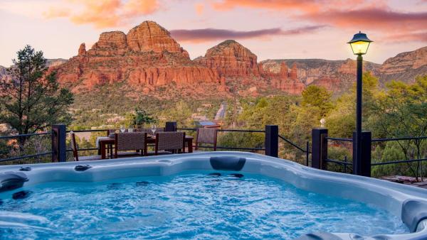 Mid-century Gem W Views Hot Tub Sunroom Lounge Red Rock Haven By Avantstay - Sedona, AZ