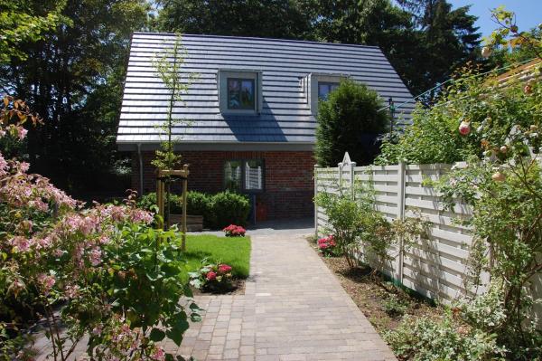 Idyllisches-ambiente-am-suedstrand-links - Wyk auf Föhr