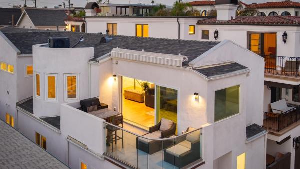 Walk To Manhattan Beach Pier Ocean Views Balcony Peloton Casa Del Mar By Avantstay - Redondo Beach, CA