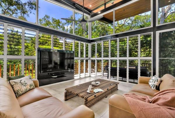 Belle Escapes Rainforest Shore - Cairns