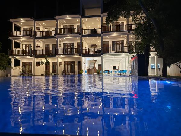 Mirissa Crown - Mirissa