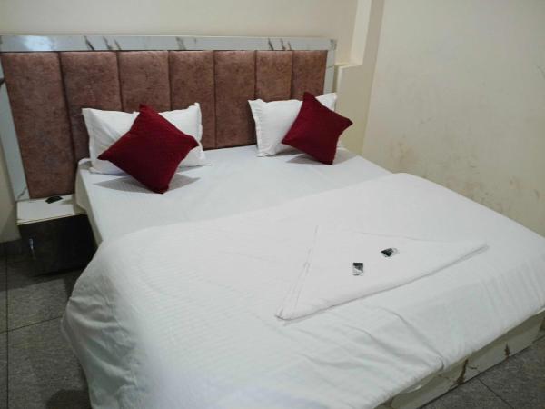 Hotel O S Town Guest House - Ludhiana