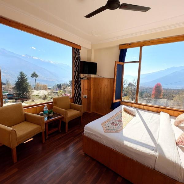 Hotel Suraj Inn ,Near Hadimba Devi Temple ! Rooftop Restaurant ! Personal Parking - Manali