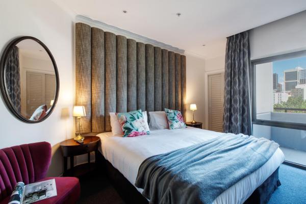 Modern Nomads City Bound Spacious Suite Indoor Pool & Balcony - Brooklyn