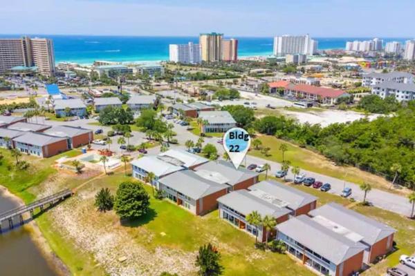 Mermaids Retreat Mins To Beach Family Condo - Niceville, FL