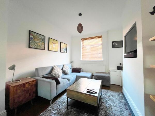 Inviting 1-bed Home In Northampton By Renzo, Brilliant Location, Free Wi-fi! - Northampton, UK