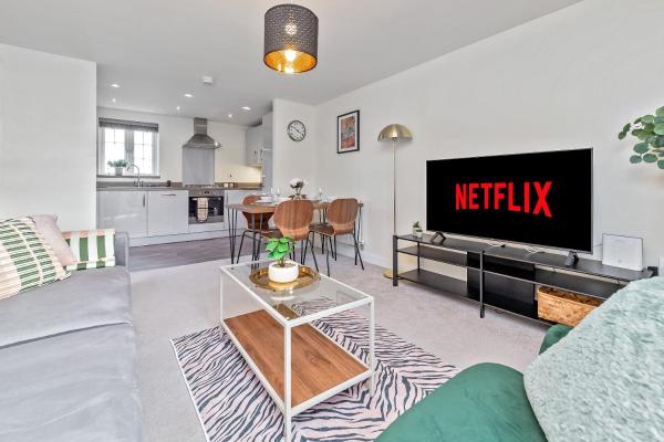 Stylish & Peaceful Bedford Apartment, Free Parking, Near M1 Motorway, Luxury Condition Throughout, Sleeps 5 Guests - Campton