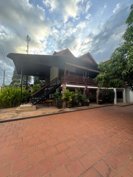 Blue Monkey - Bouldering Guesthouse - Cambodia
