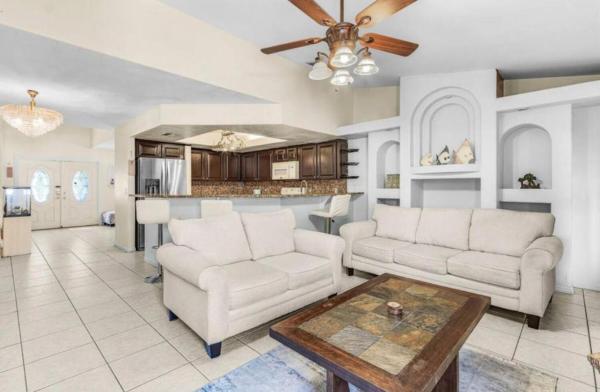 Al Capone - Paradise Home & Apartment - Cape Coral, FL