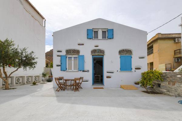 Stylish Villa Antika Close To The Shops And Restaurants In Korissia, Kea - Kea
