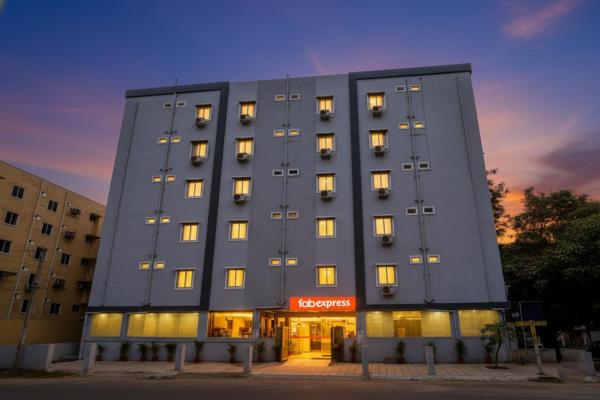 Fabhotel Broholic Suites - Nr Us Consulate, Financial District - Telangana