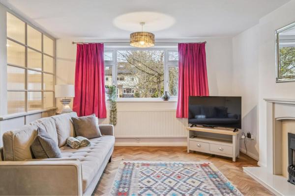 4-bedroom Family Home In The Heart Of Windsor - Slough