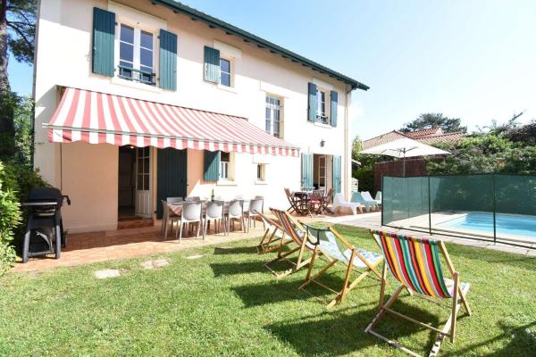 Hossegor Charmante Villa Avec Piscine, Jardin Et Dépendance Pour 15 Personnes. - Capbreton