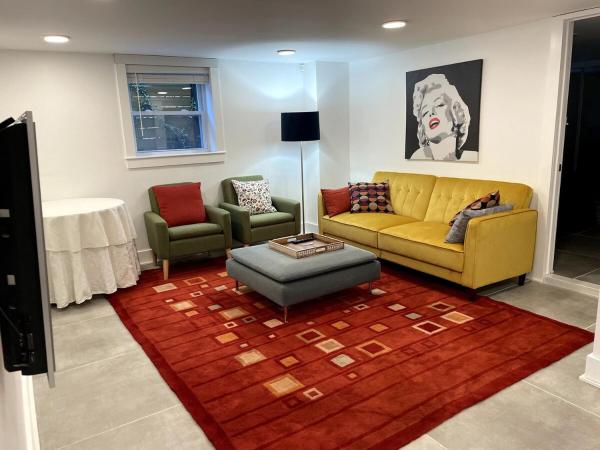 2 Master Bedrooms, 2 5 Bath Cozy Apartment - RFK Stadium - Washington