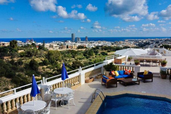 Villa Amora City Sky Line Views And Billiards Room By Haven And Keys Malta - Malta