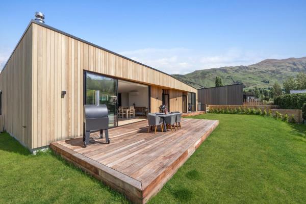 Modern Family Retreat, Sleeps 6 - Wanaka