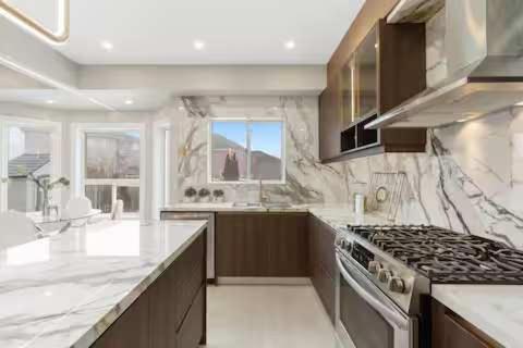 Navigate Stays Canada Luxury Hot Tub Retreat Home - Vaughan