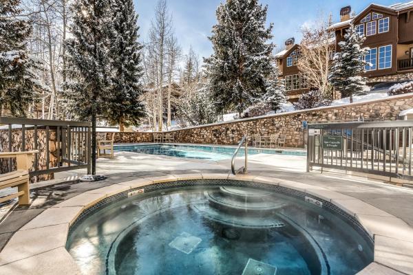 Luxe 2br Beaver Creek Retreat - Balcony Views & Ski-in & Ski-out Access - Beaver Creek, CO