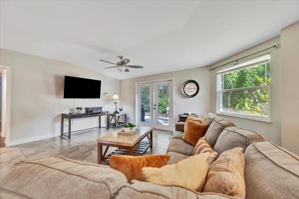 Sleeps 8 Pets Welcome Fenced In Backyard - Sarasota, FL