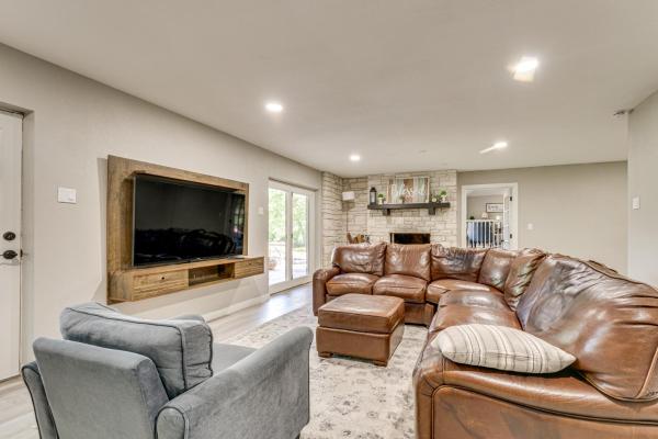 Home Gym, Office And Dock! Seguin Riverfront Retreat - Seguin, TX