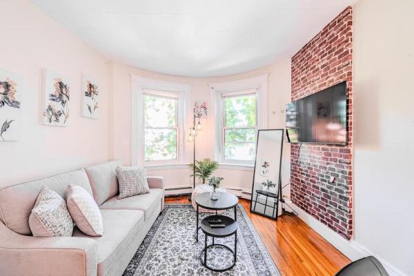 King Bed, 3 Min To Washington Sq, 1 Min To T - Brighton - Boston