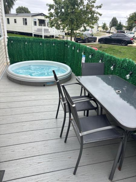 Tattershall Lakes Pet Friendly Hot Tub Breaks - 링컨셔