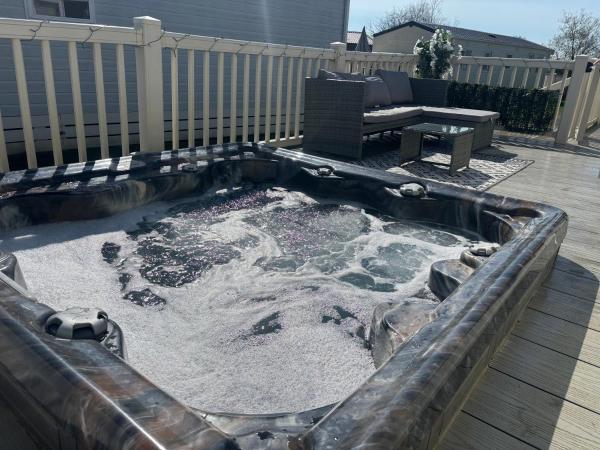 Tattershall Lakes Luxury Hot Tub Breaks - Horncastle