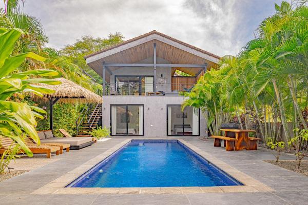 Villa Bernard - Luxurious Home Walking Distance To The Beach - Tamarindo
