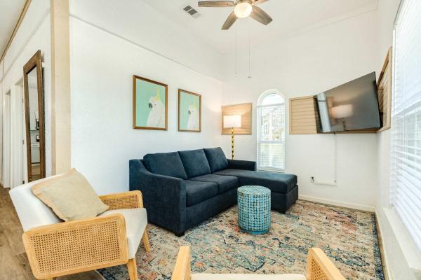 Easy Beach Access Steps To Sand - Surfside Beach, TX