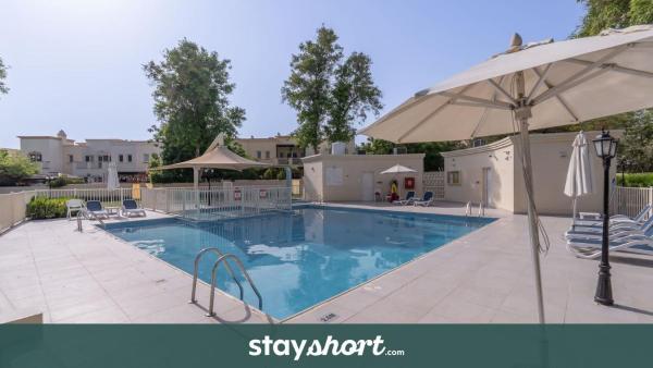 Stayshort - Vibrant Villa In Springs 11 Sleeps 6 With Balcony - Dubaï