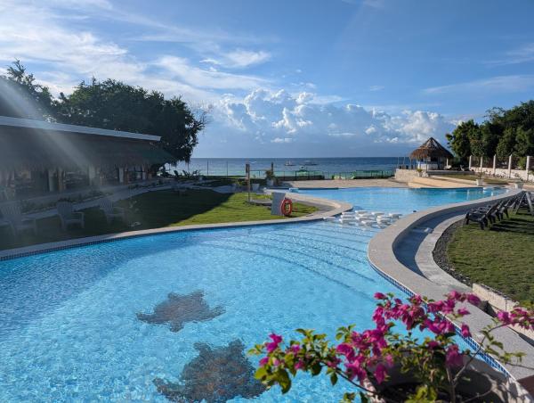Banana Beach Club - Moalboal