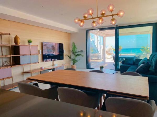 Exclusivo ÁTico De Lujo En La Playa - Holavivienda Inmobiliaria - Denia