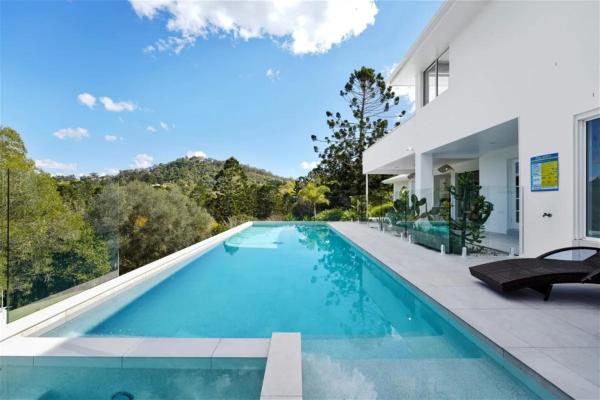 Lapineta| Luxury Villa Heated Pool & Sunset Views - Brisbane