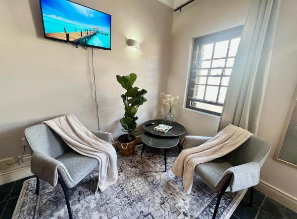 9 At Huis Piron - Location Stellies Central - Stellenbosch