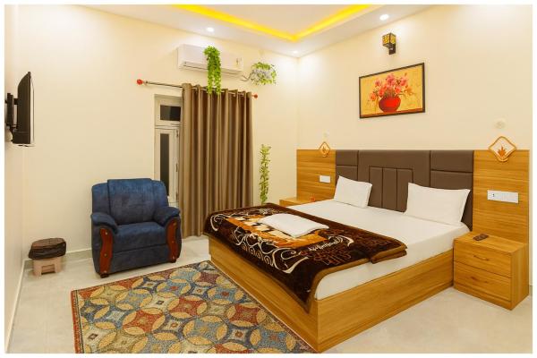 Ramjanambhoomi Road V-r-i-n-d-a-v-a-n Stay Near Ramjanam Bhoomi Temple 500m # Restaurant And Parking Facility - Fully Air Conditioning Premium Room- Best Top Rated Hotel In Ayodhya - Ayodhya