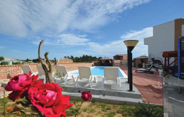 Stunning Apartment In Nin With Wifi - Nin