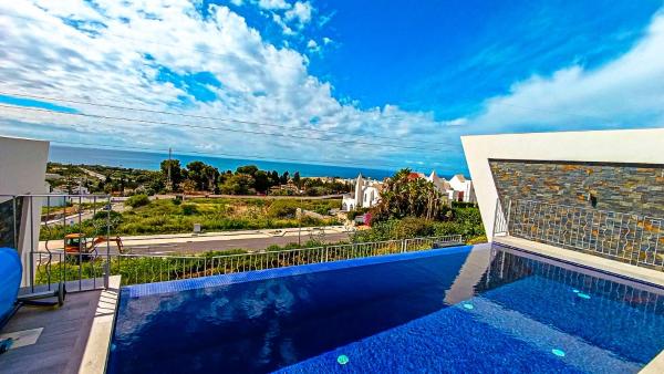 A2403 Brand New South Facing Villa With Infinity Pool - Nerja