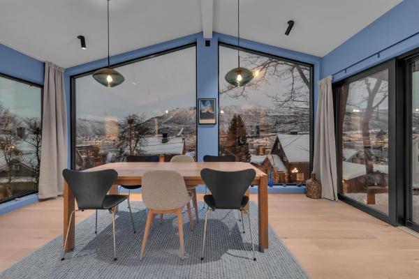 Northstay - Scandi-luxe Family Residence - The View, Modern House With View, Sleeps 8 - Tromsø