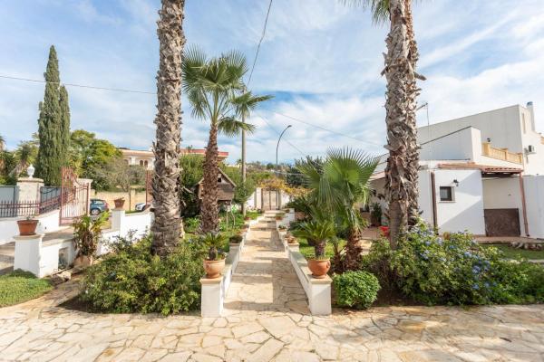 Casetta Dei Nonni Con Giardino, By Apuliahome - Parabita