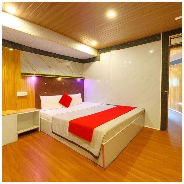 Mall Road -R L Hotel Near Naini Lake - View From Room Balcony - Wilfi With Parking And Room Services - Best Hotel In Nainital - Nainital