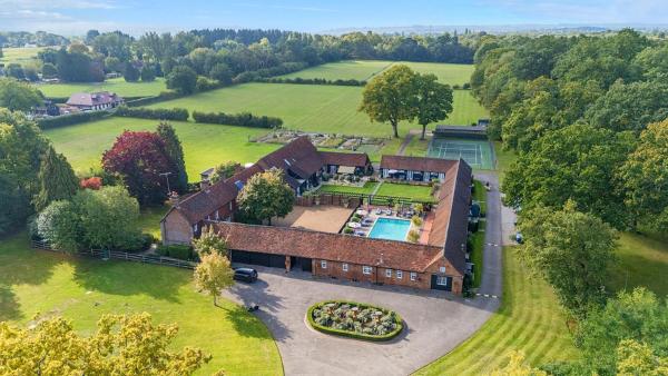 Weston Cottage 4 - Woking